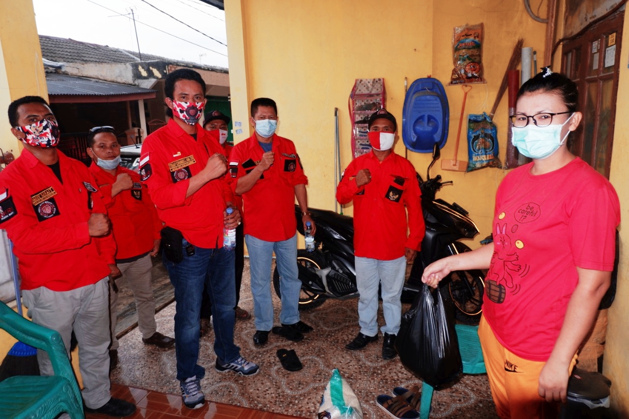 Pemuda Batak Bersatu Lawan Covid, Salurkan Bantuan ke Anggota ...