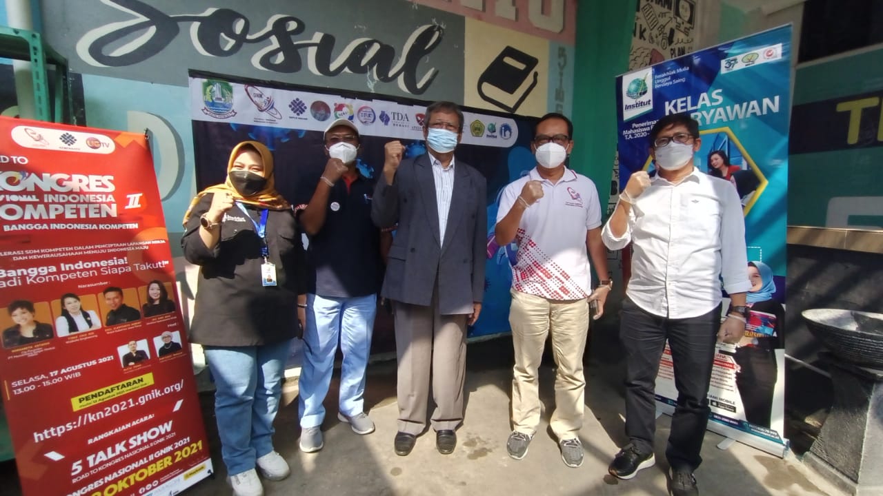 Vaksinasi Masal GNIK Kolaborasi dengan Pemkot Bekasi dan Institut ...