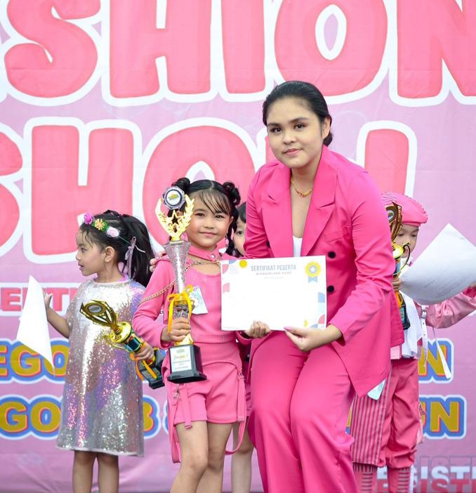 Mengenal Mega Mutiara, Model Cilik dengan Segudang Bakat - tvberita.co.id